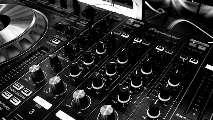 DJ Playlist erstellen: So gelingt dein DJ Set ⋆ delamar.de