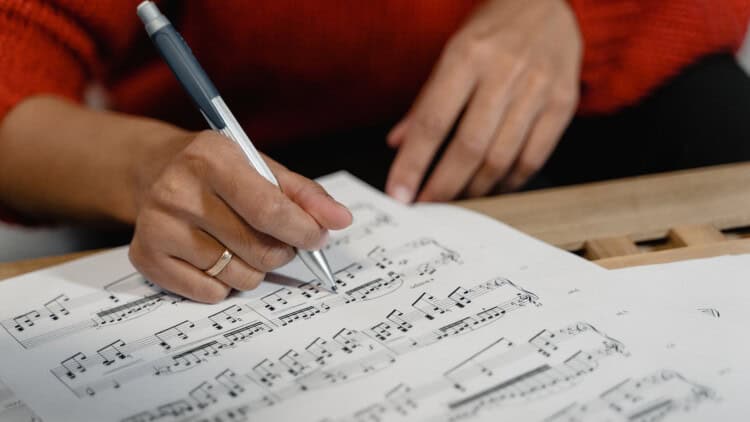 Musiktheorie: Lernen, Ratgeber & Einstieg ⋆ delamar.de