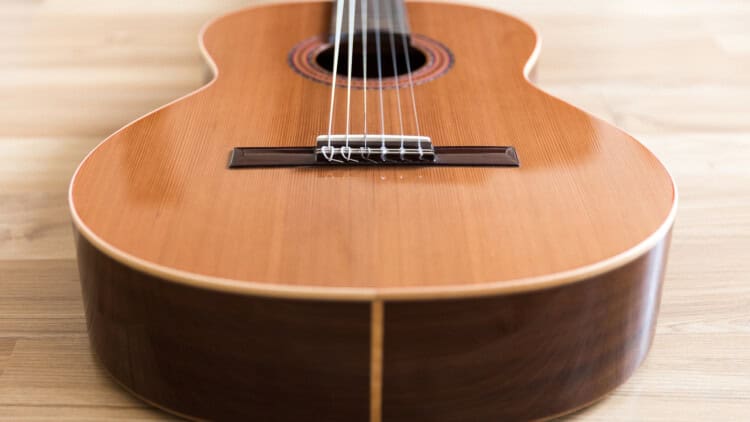 Klassische Gitarre: Aufbau, Tipps zum Kauf & mehr ⋆ delamar.de