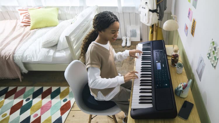 Yamaha PSR-E383: Keyboard mit anschlagdynamischen Tasten ⋆ delamar.de